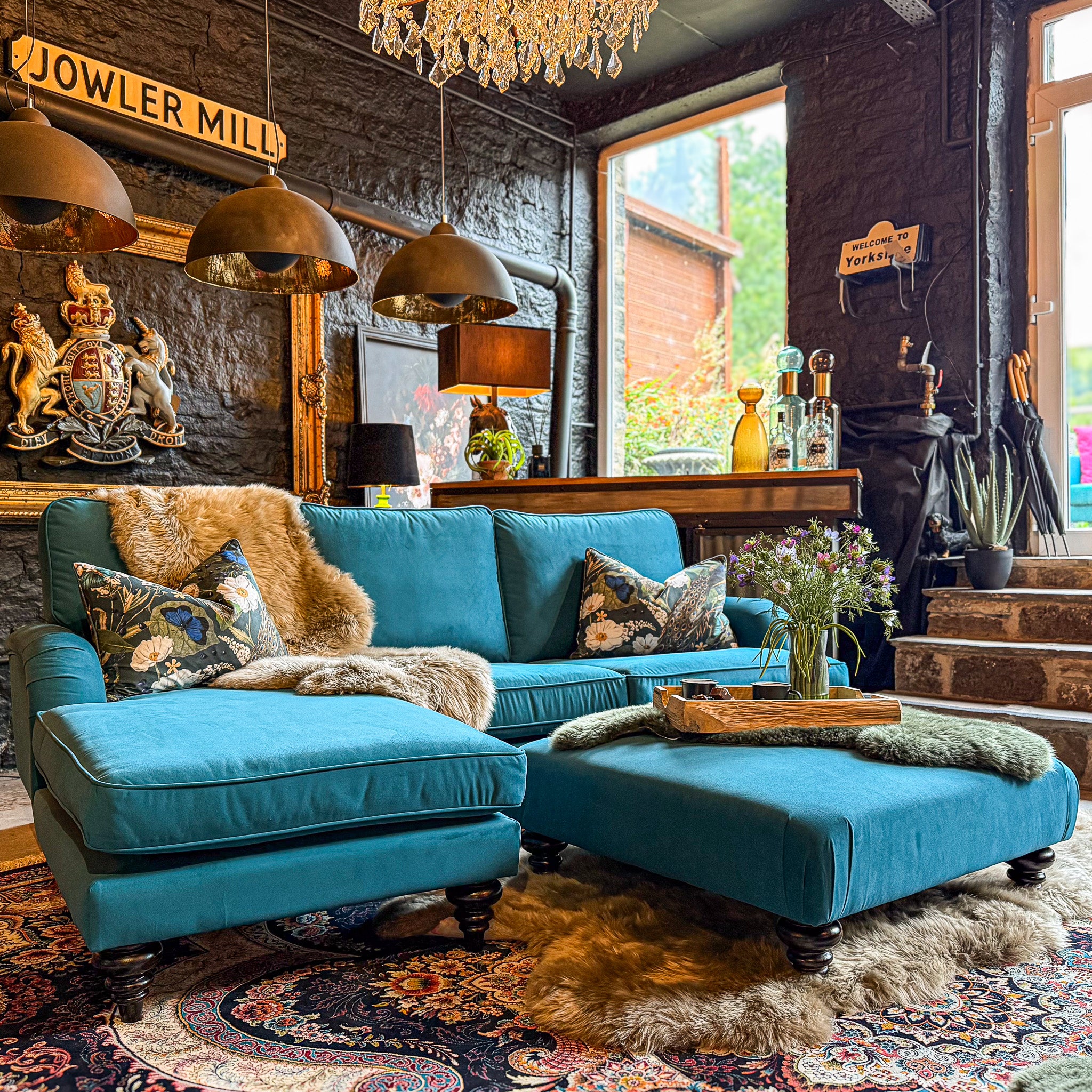 Darcey in Trinity Velvet – Vintage Sofa