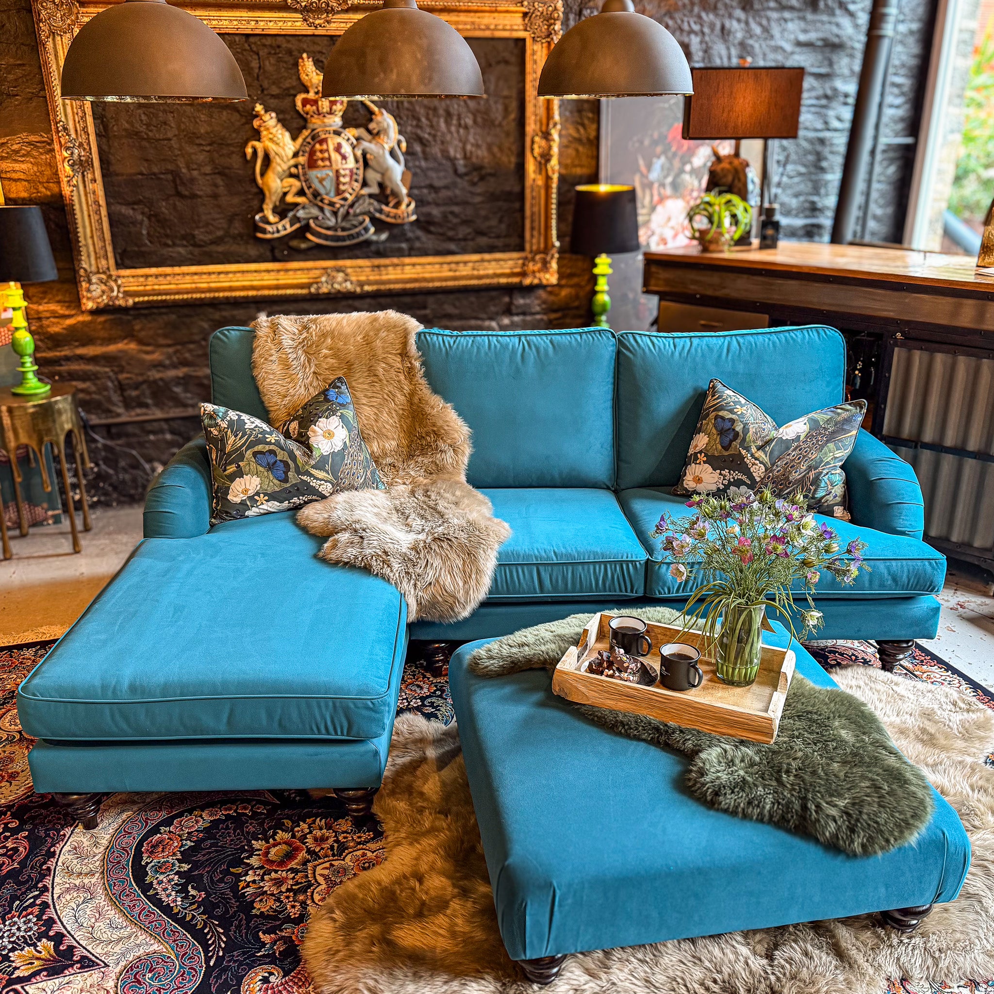 Darcey in Trinity Velvet – Vintage Sofa