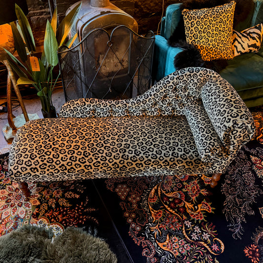 Selfridges Sofa Chaise in Leopard Cream Velvet – Vintage Sofa