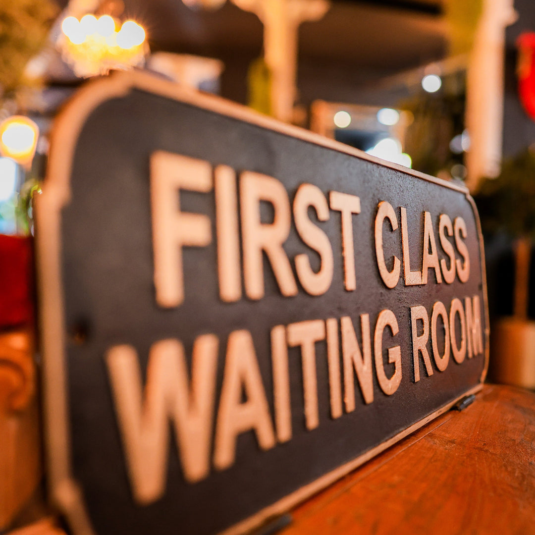 First Class Sign Cast Iron – Vintage Sofa